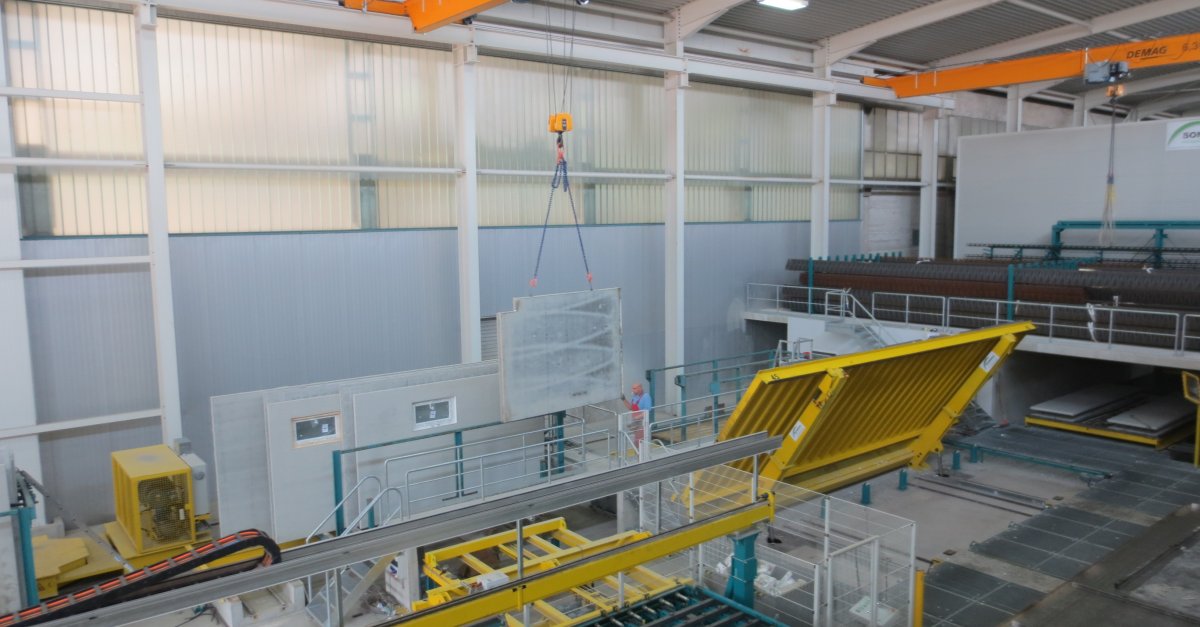 Precast plant for double walls